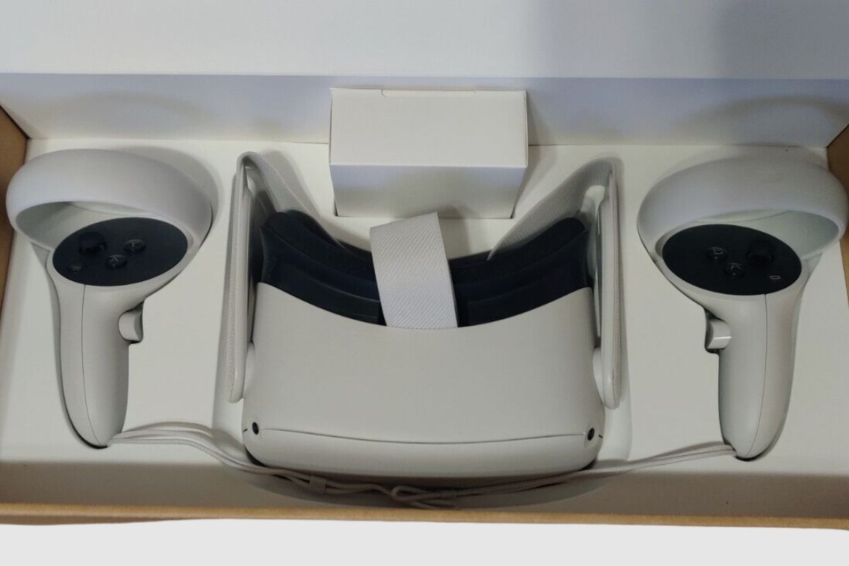 Does the Meta Quest 2 Come With Controllers? - TECH GURU GUY